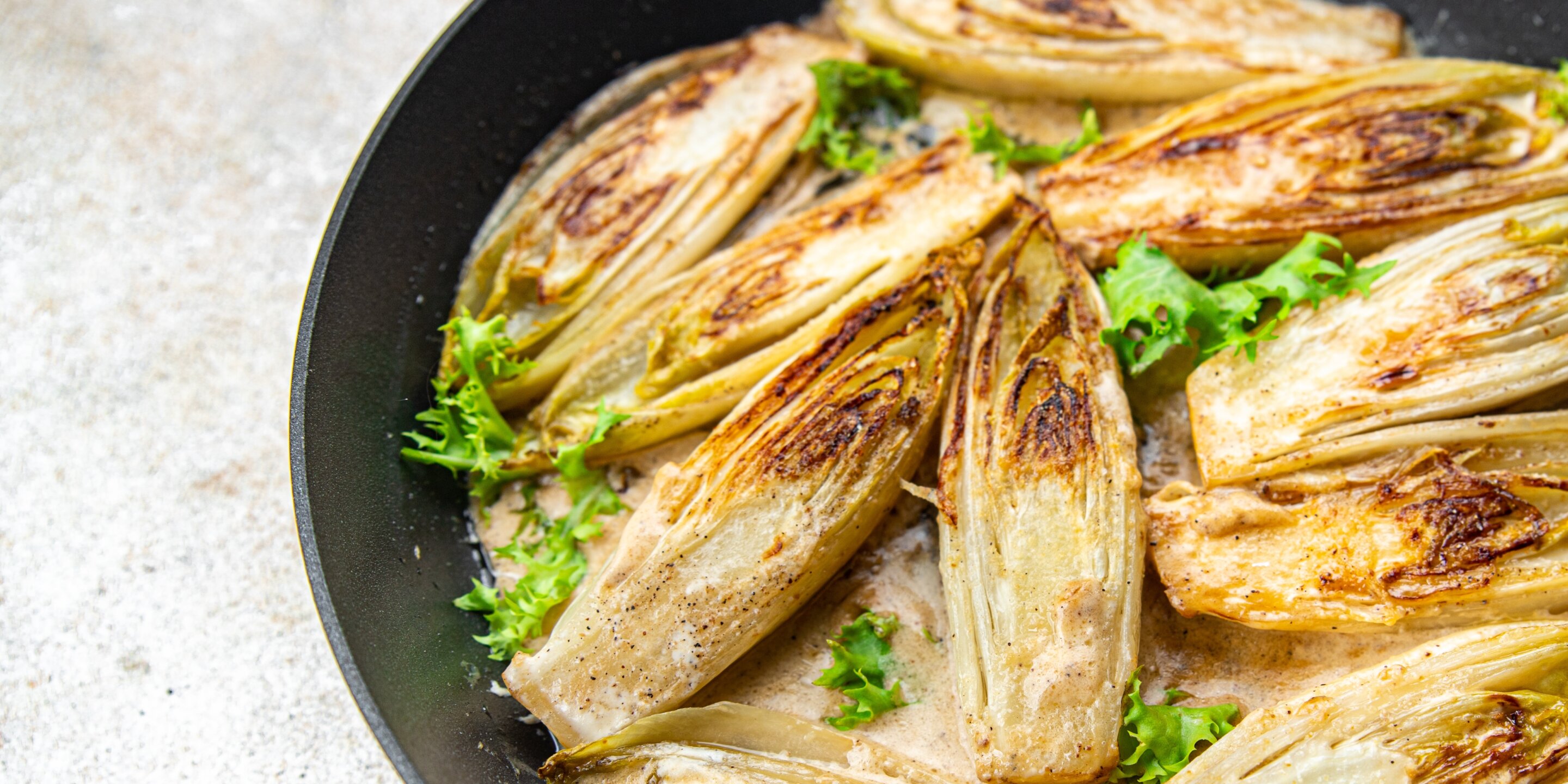 Recept: Gestoofd witloof met knolseldercrème, kalkoenfilet en ...